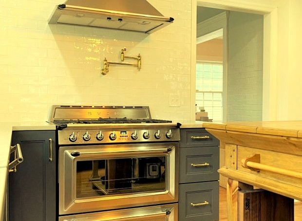 DC Metro Kitchen Enclosed – Win Blown Pages